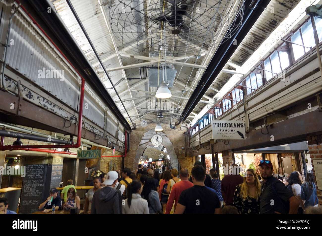 Interior restaurant people overview hi-res stock photography and images ...