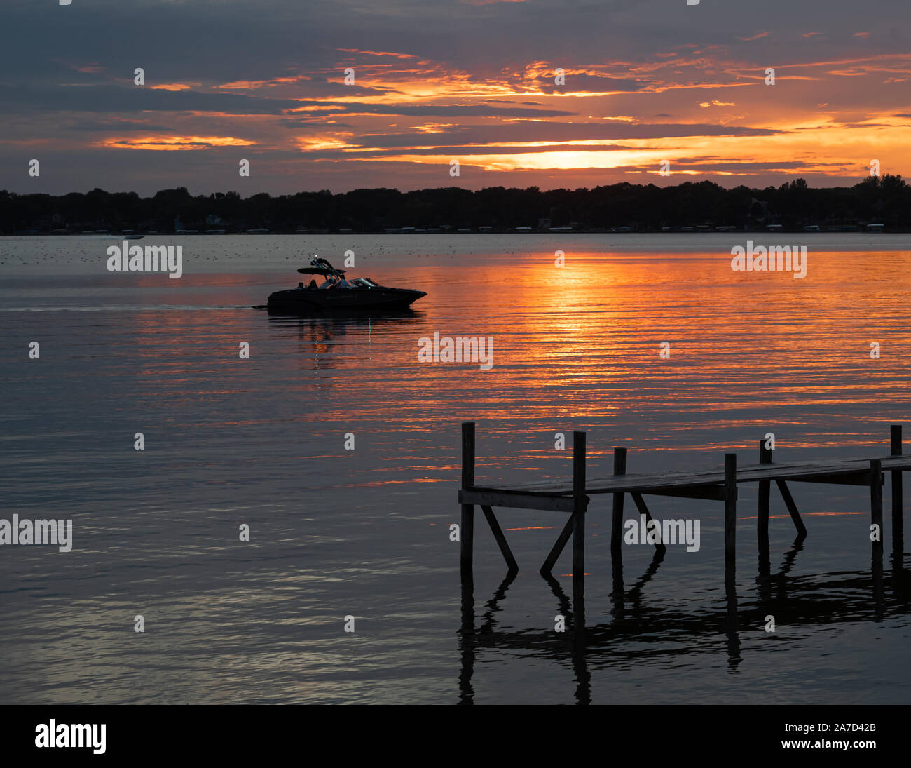 Ride on lake hi-res stock photography and images - Alamy