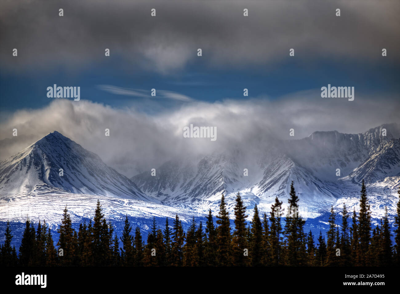 Mountain views along the Alaska Highway on the drive to Kluane National ...