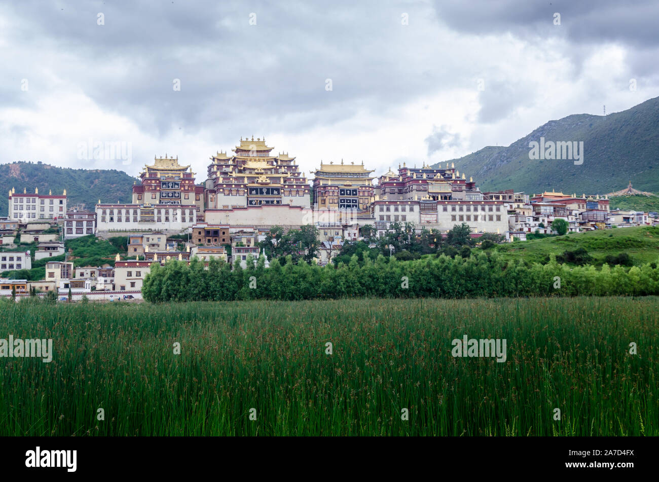 Yunnan province monastery hi-res stock photography and images - Alamy