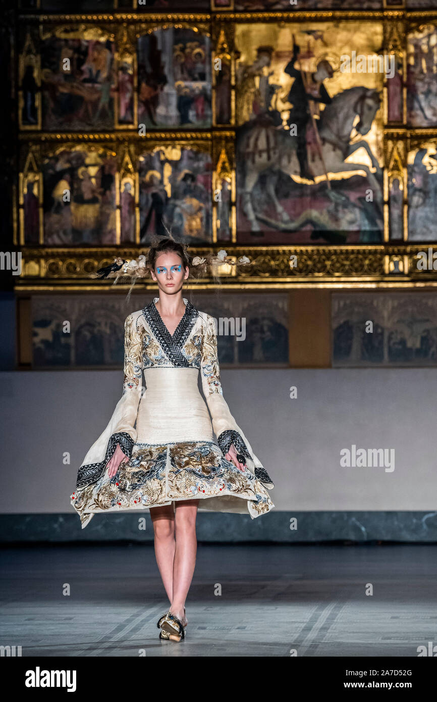 London, UK. 1st Nov 2019. Guo Pei’s first ever runway show in the UK ...