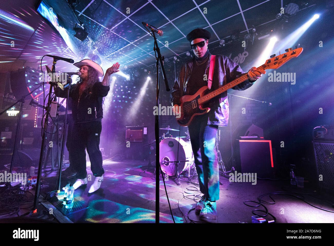 Concert singer music performance hi-res stock photography and images ...