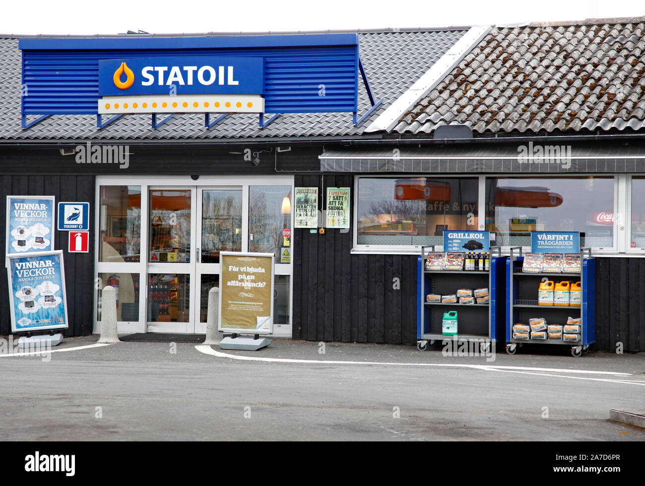 Tanka gas station hi-res stock photography and images - Alamy