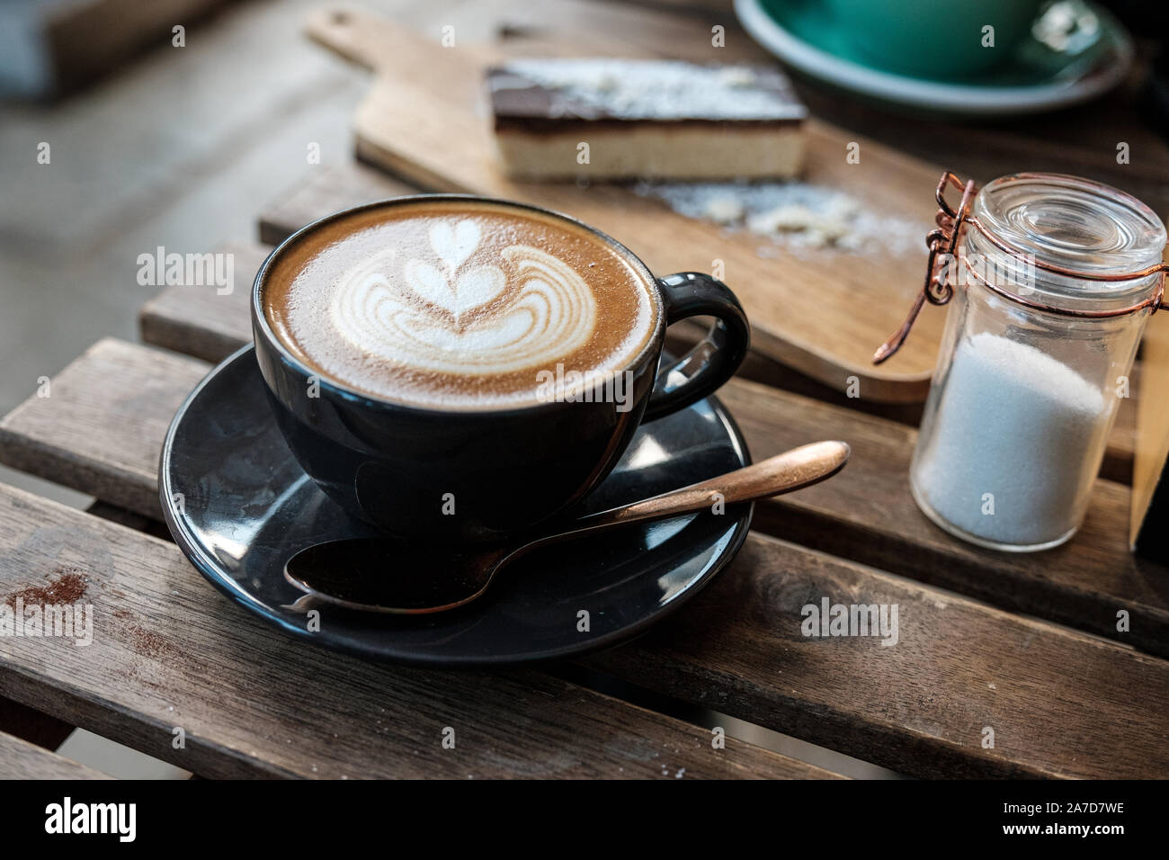 Cafe coffee cake hi-res stock photography and images - Alamy