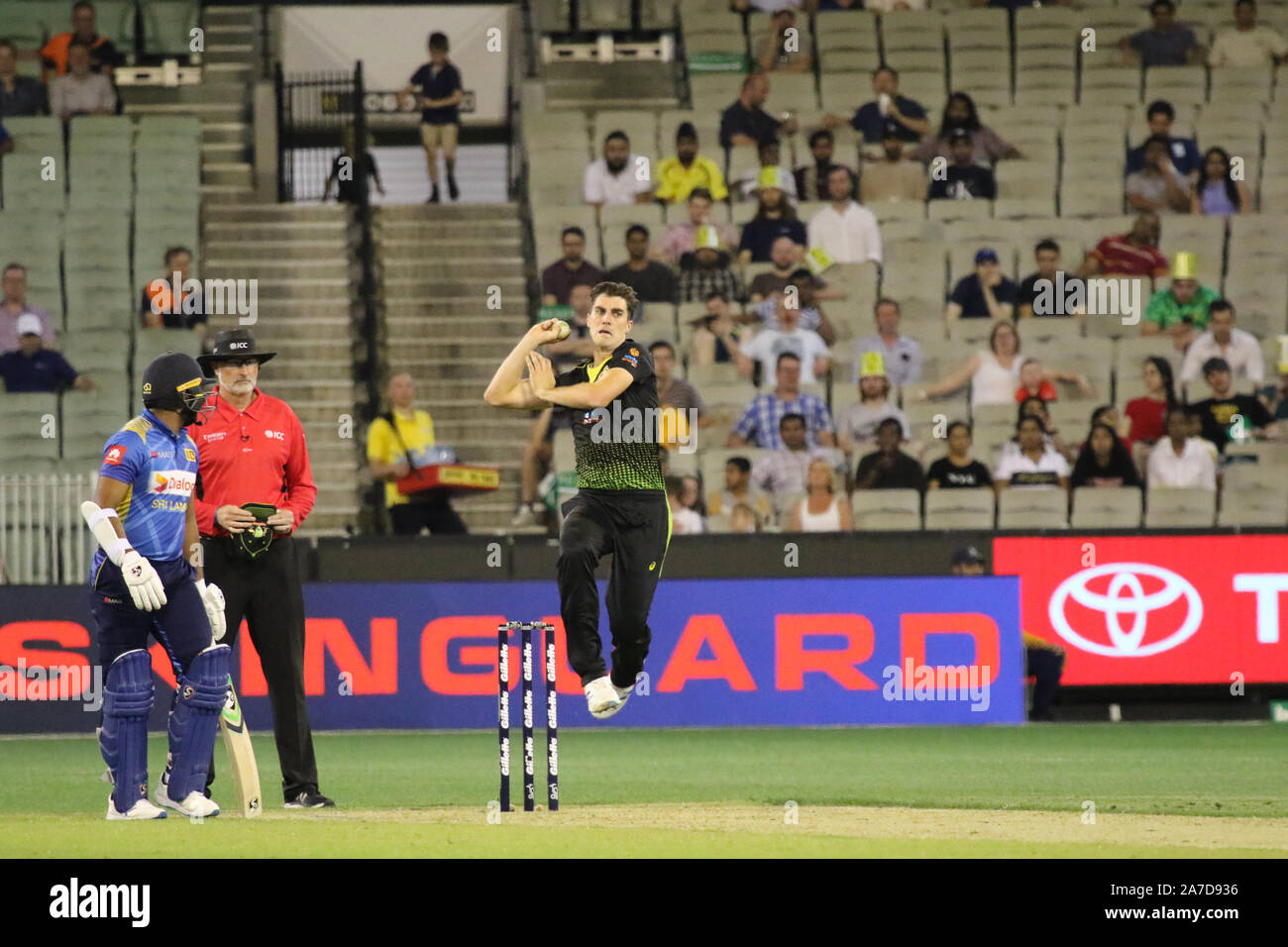 Australian fast bowler hi-res stock photography and images - Alamy