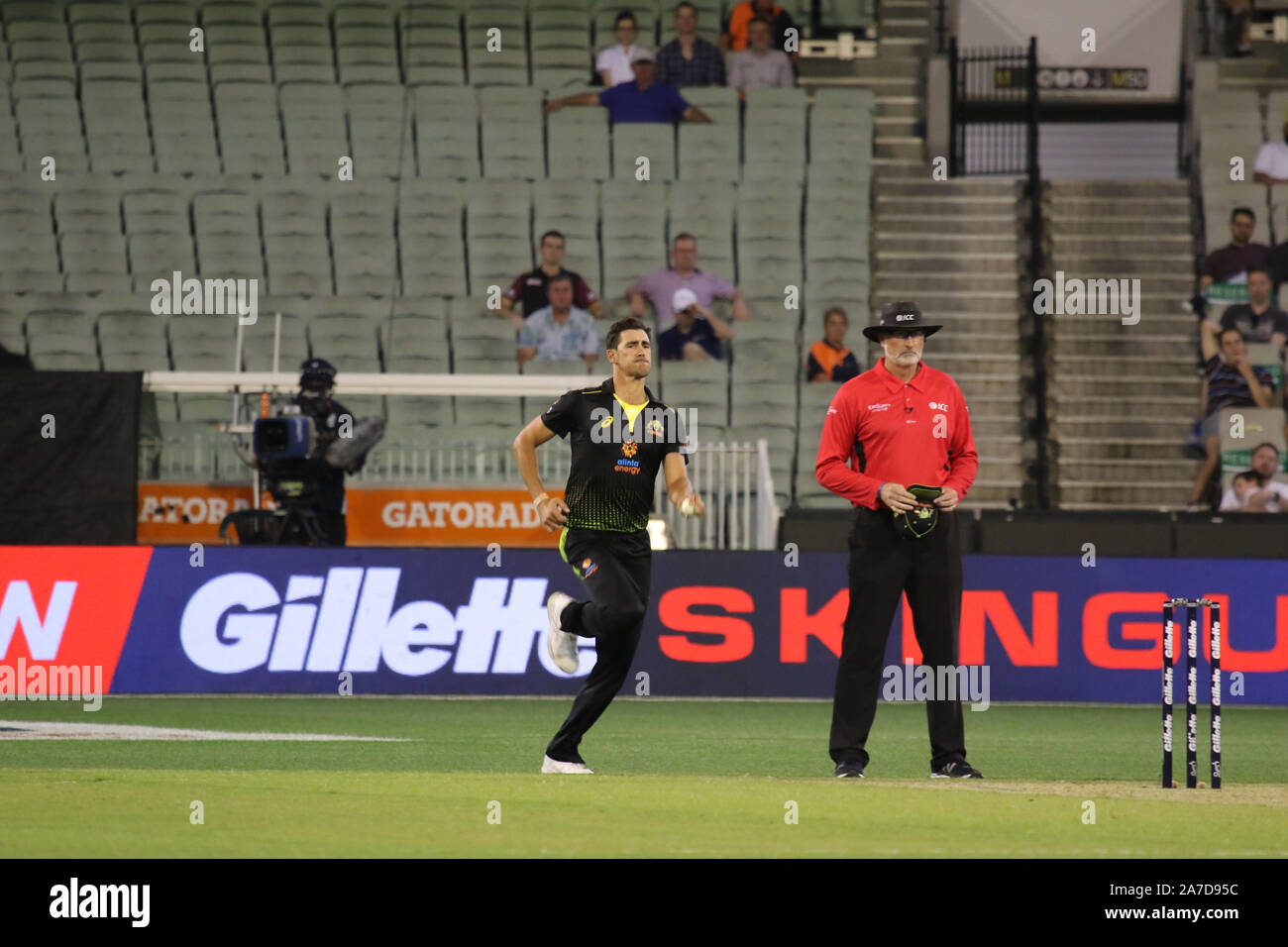Australian fast bowler hi-res stock photography and images - Alamy