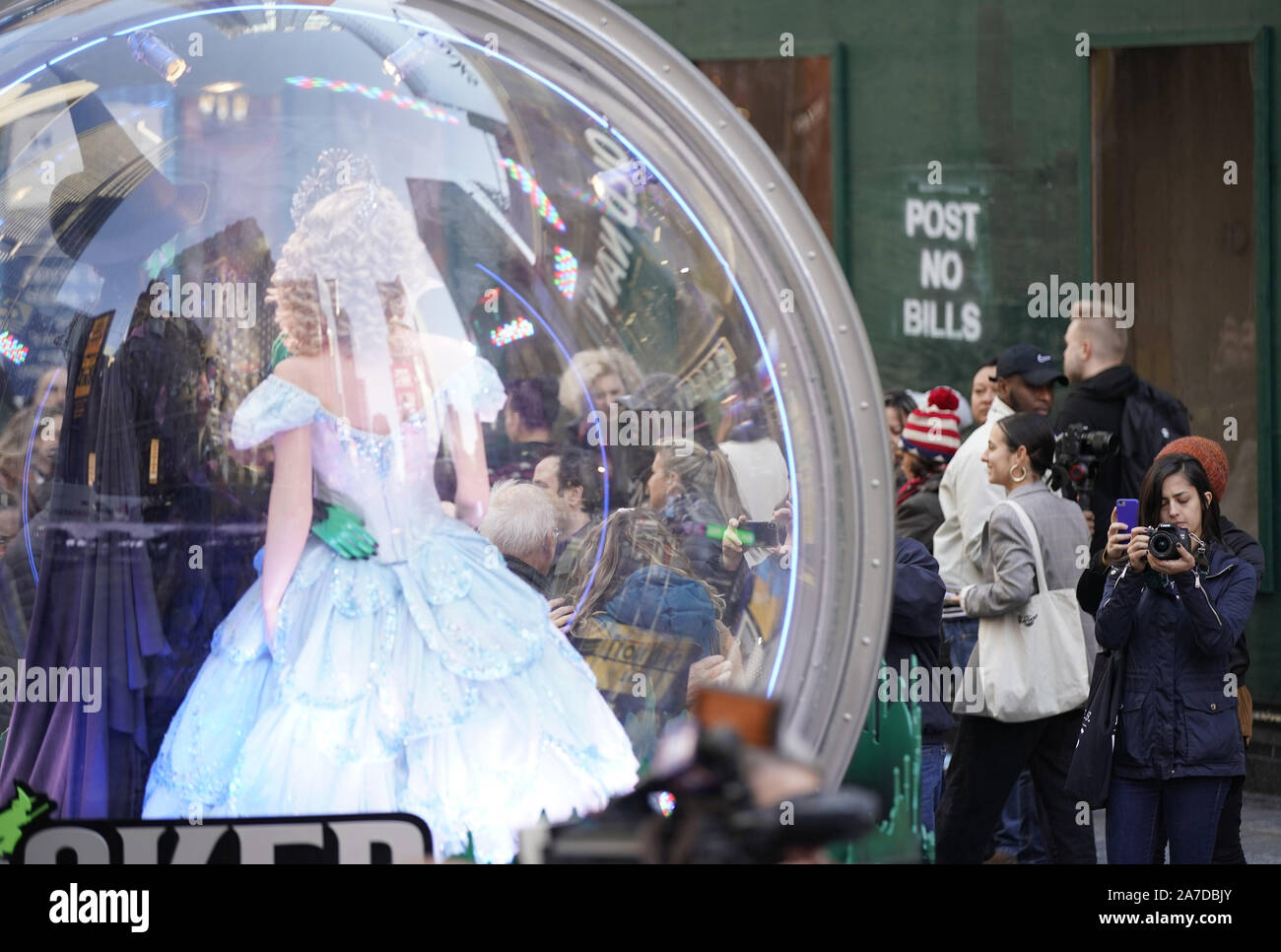 Snow globe new york hi-res stock photography and images - Alamy
