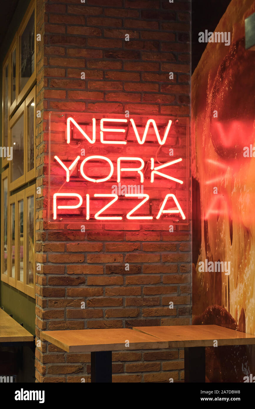 Illuminated pizza sign hi-res stock photography and images - Alamy