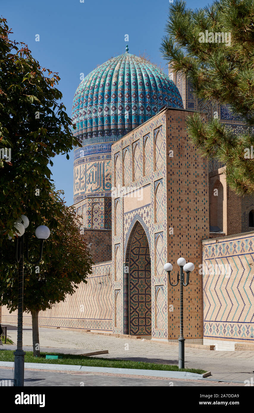Bibi-Khanym Mosque or Bibi Khanum Mosque, Samarkand, Uzbekistan ...