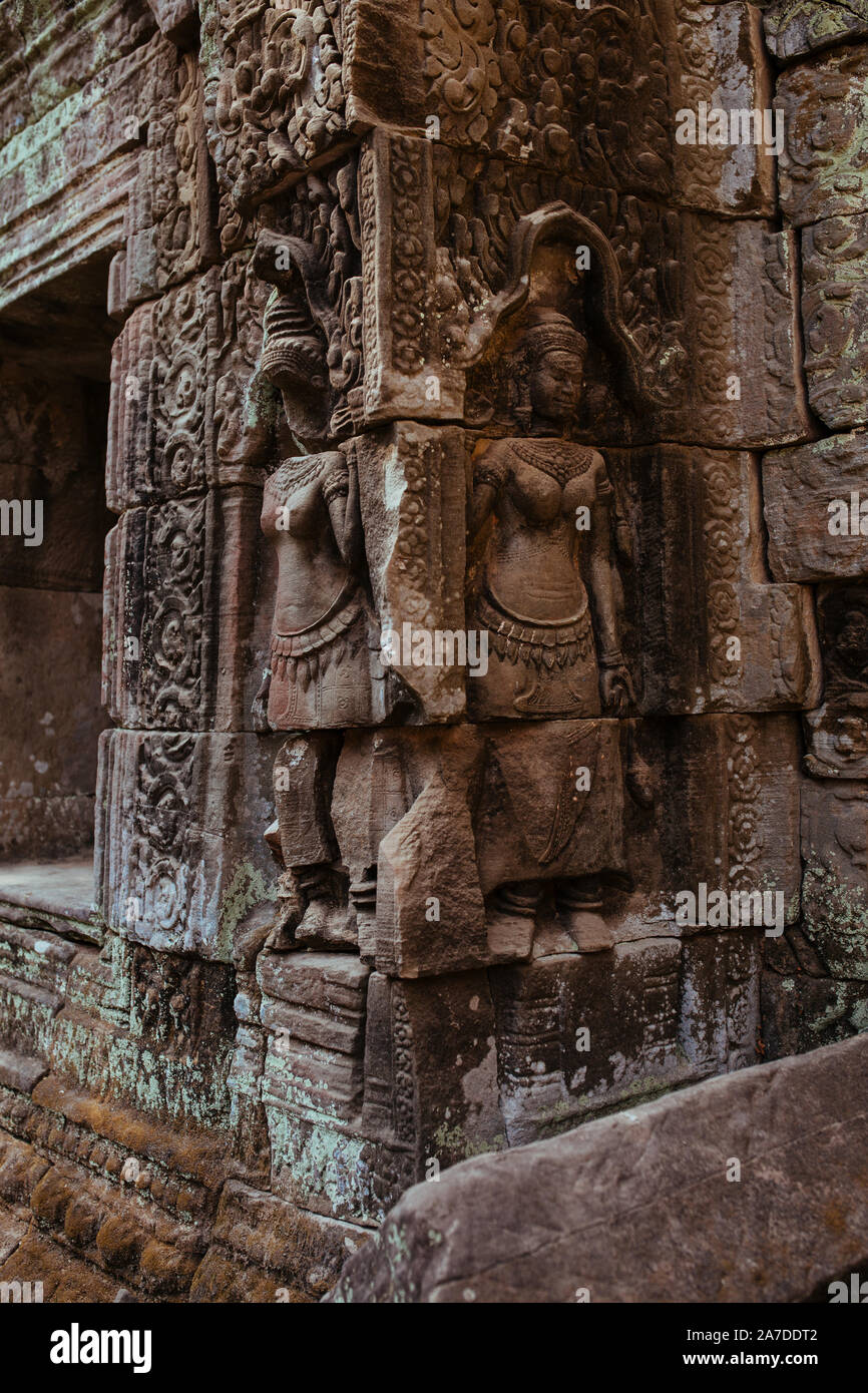 Cambodian Acient Murals and cave paintings on Agkor Wat temple walls ...