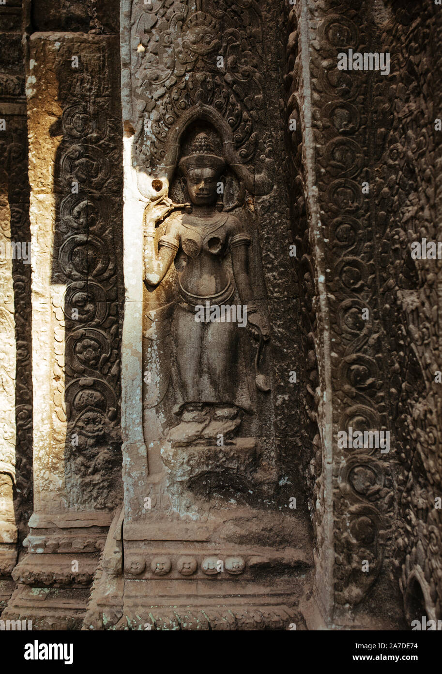 Cambodian Acient Murals and cave paintings on Agkor Wat temple walls ...