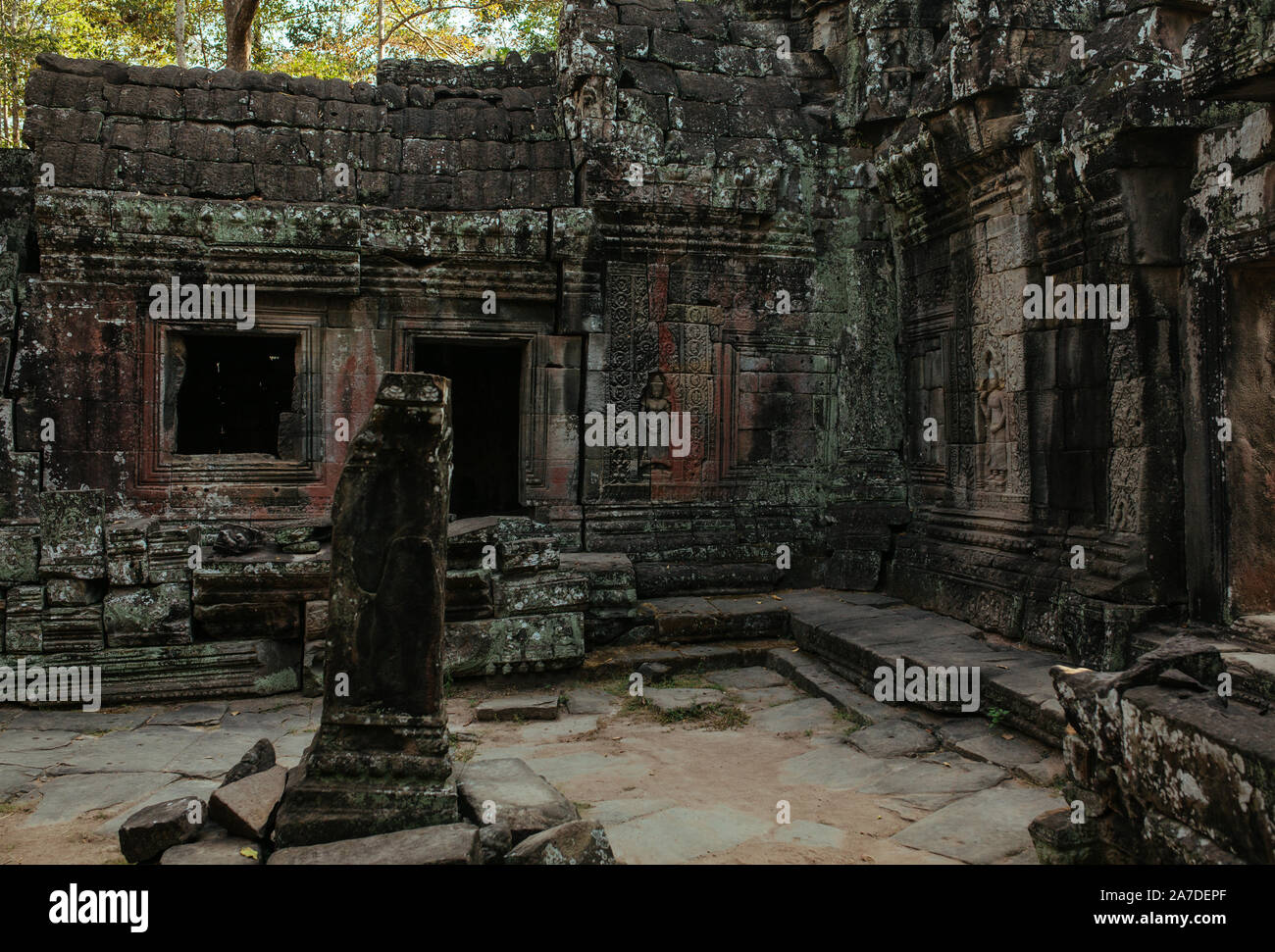 Cambodian Acient Murals and cave paintings on Agkor Wat temple walls ...