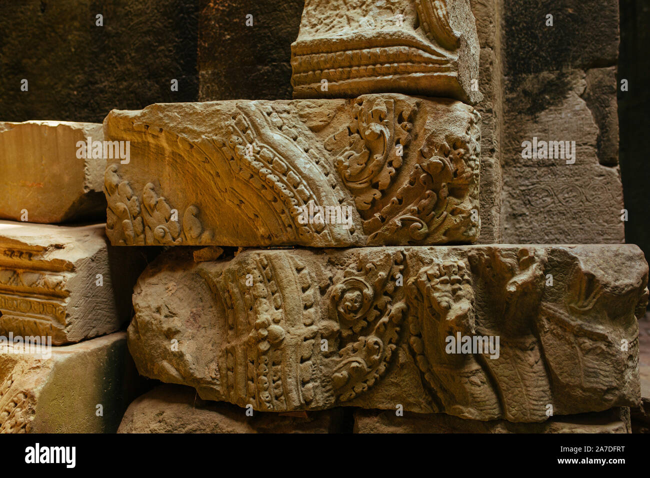 Cambodian Acient Murals and cave paintings on Agkor Wat temple walls ...