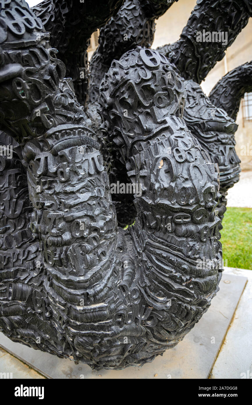 FLORENCE, TUSCANY/ITALY - OCTOBER 20 : Manipulation sculpture by Tony ...