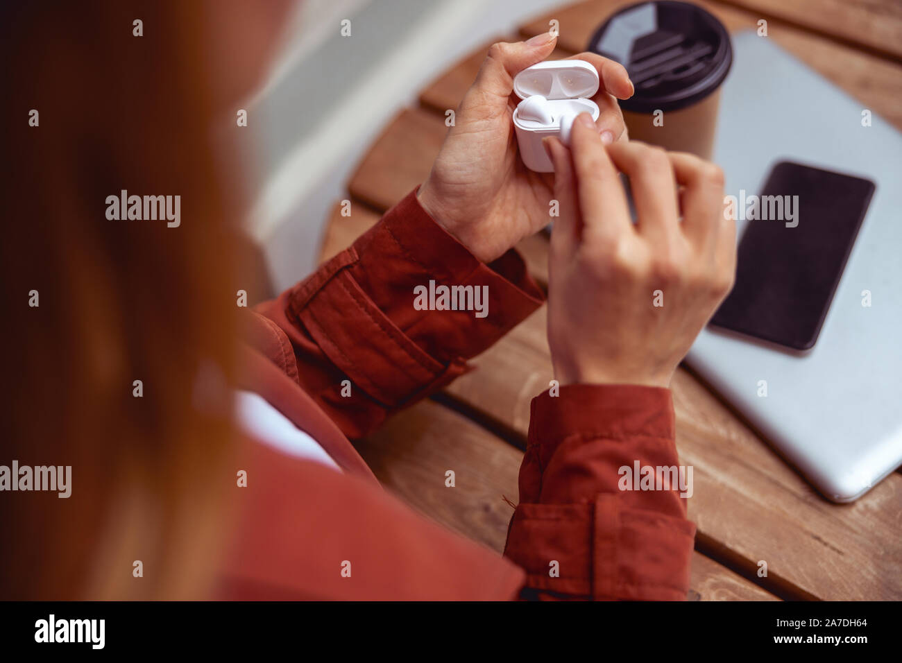 Female hand holding phone case hi-res stock photography and images - Alamy