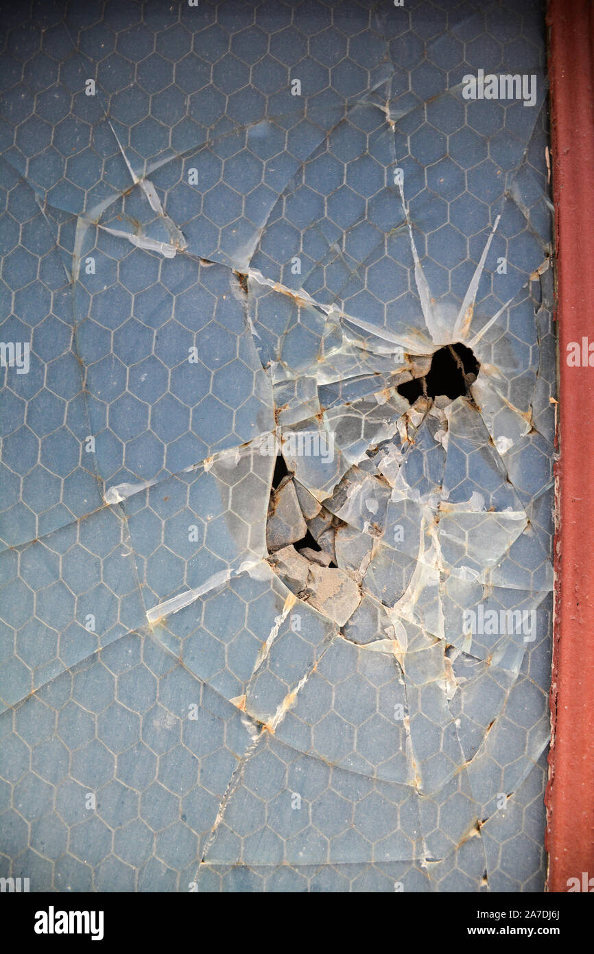 Broken wire hi-res stock photography and images - Alamy