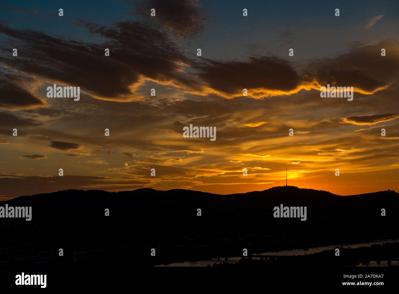 Countryside panorama silhouette hi-res stock photography and images - Alamy