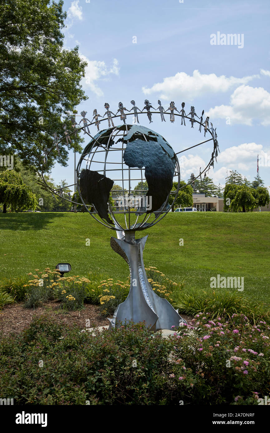 World globe sculpture hi-res stock photography and images - Alamy