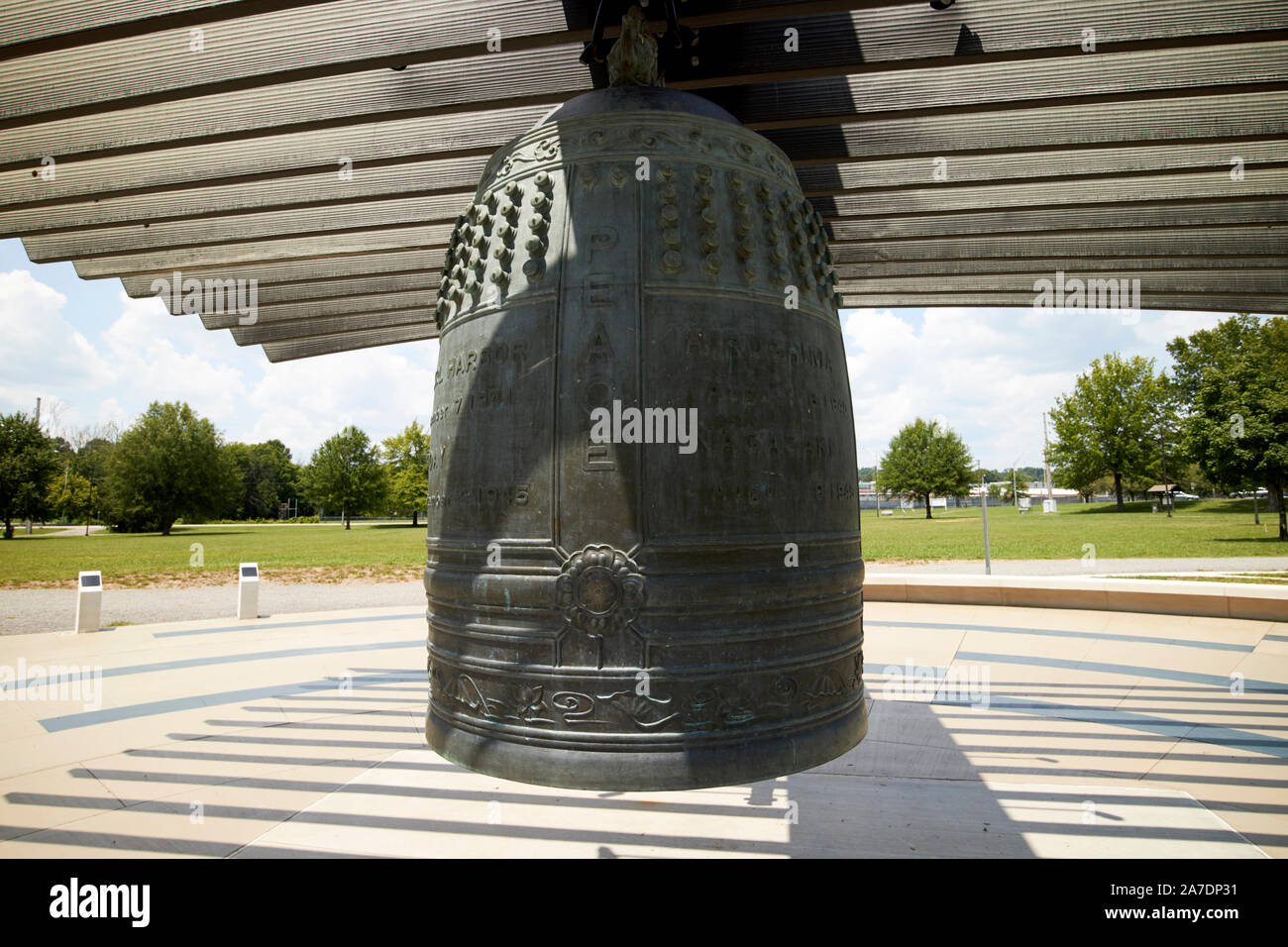 Friendship oak hi-res stock photography and images - Alamy