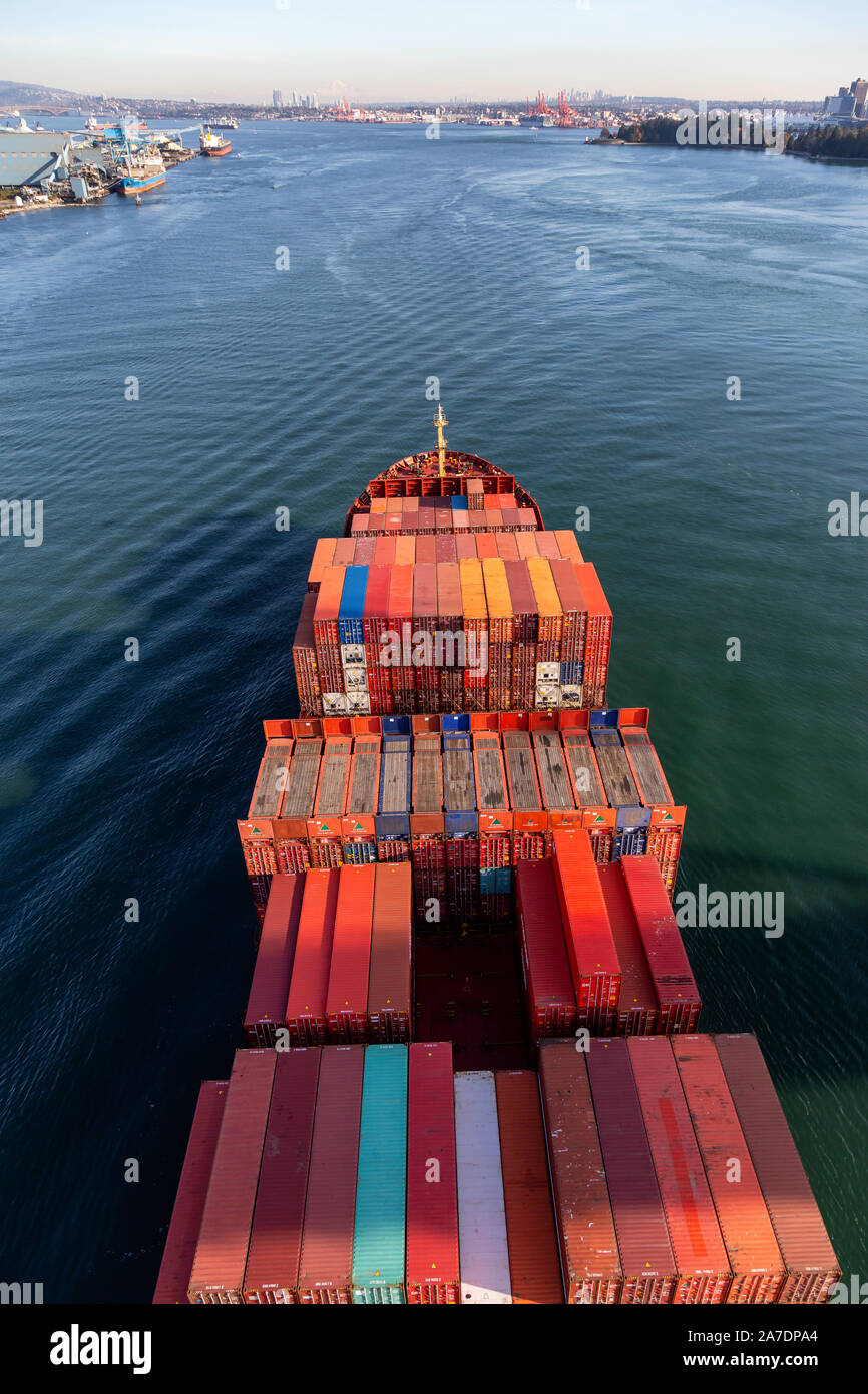 Pacific ocean cargo ship aerial hi-res stock photography and images - Alamy