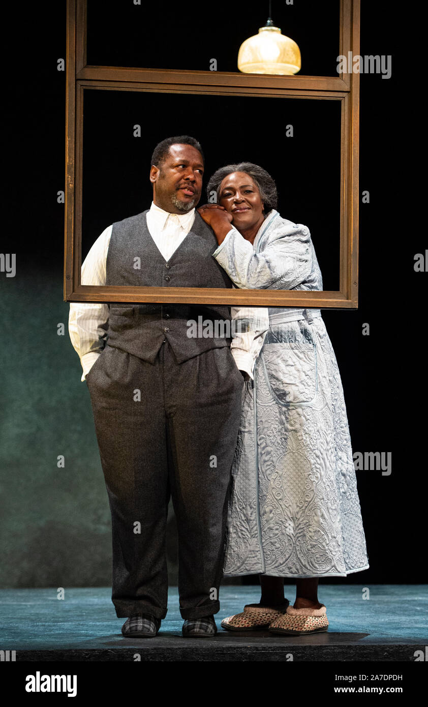 London, UK. 1st Nov 2019. Wendell Pierce, Sope Dirisu and Natey Jones ...