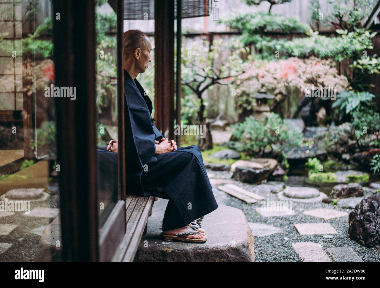 Japan buddhist monk meditating hi-res stock photography and images - Alamy
