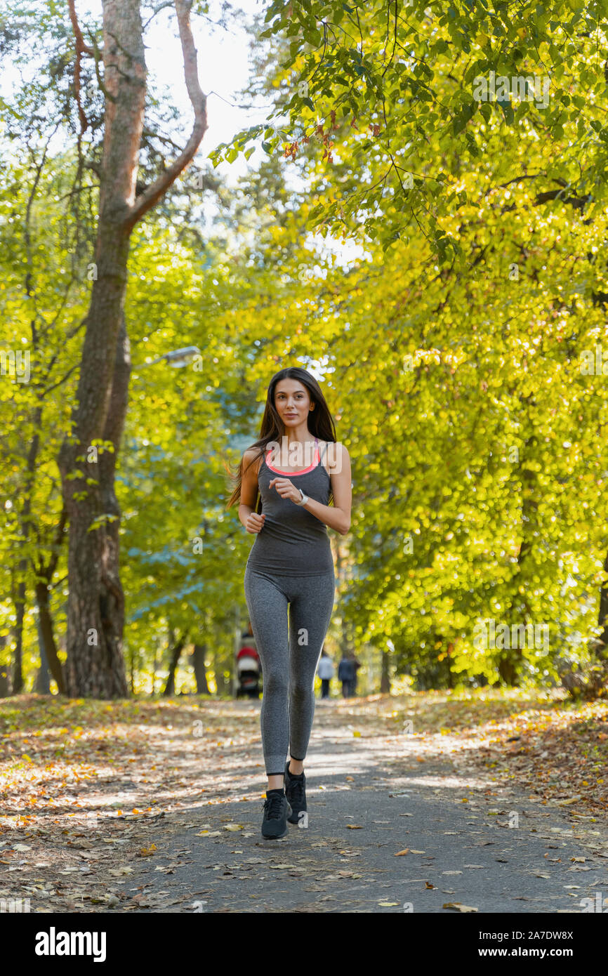Pretty woman jogging hi-res stock photography and images - Alamy