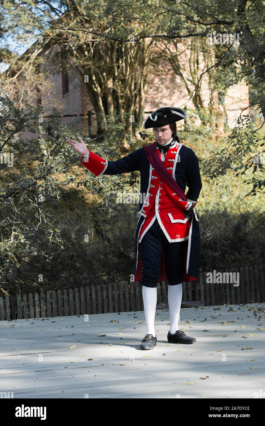 Man telling story stage hi-res stock photography and images - Alamy