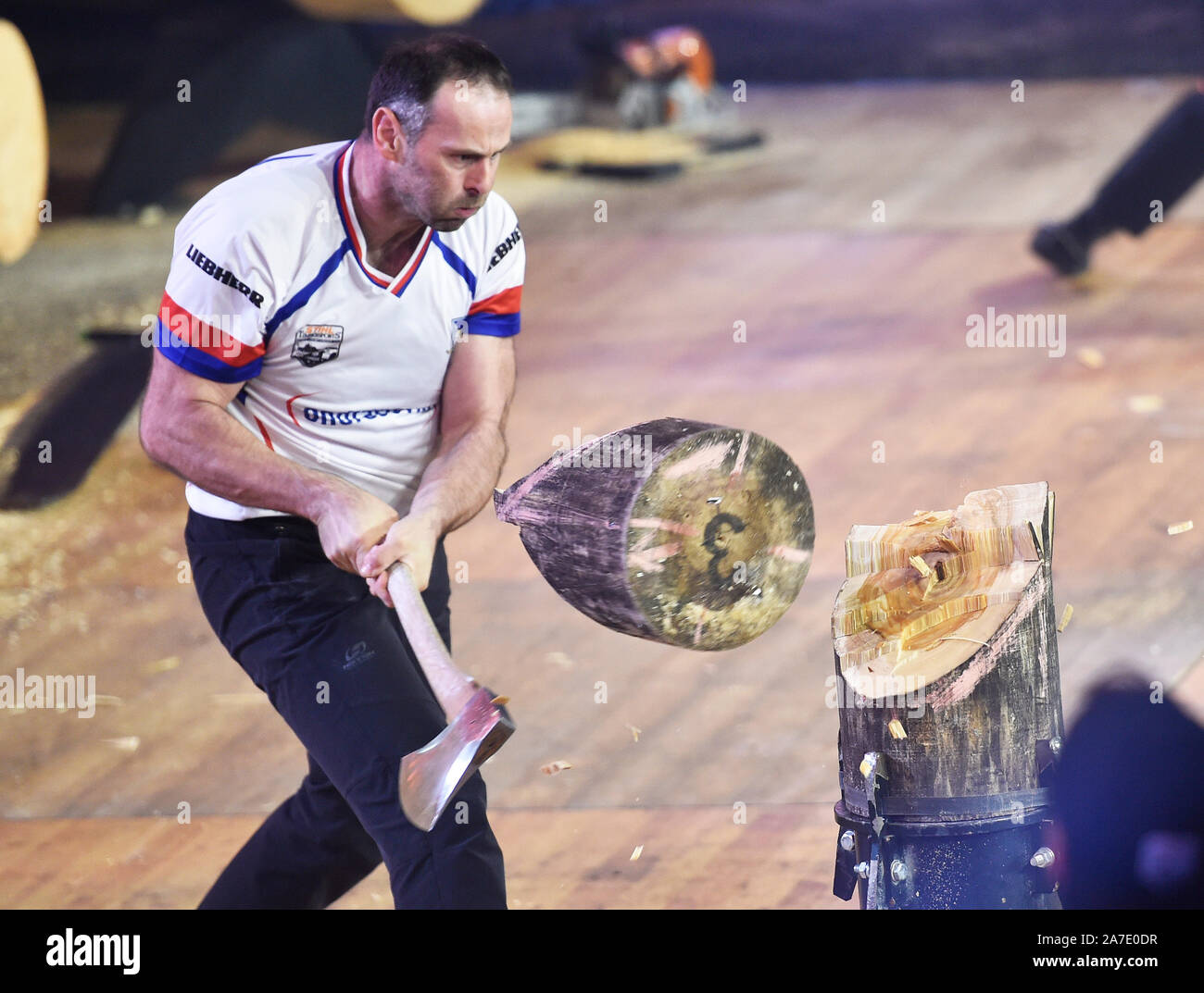 Woodchopping hi-res stock photography and images - Alamy