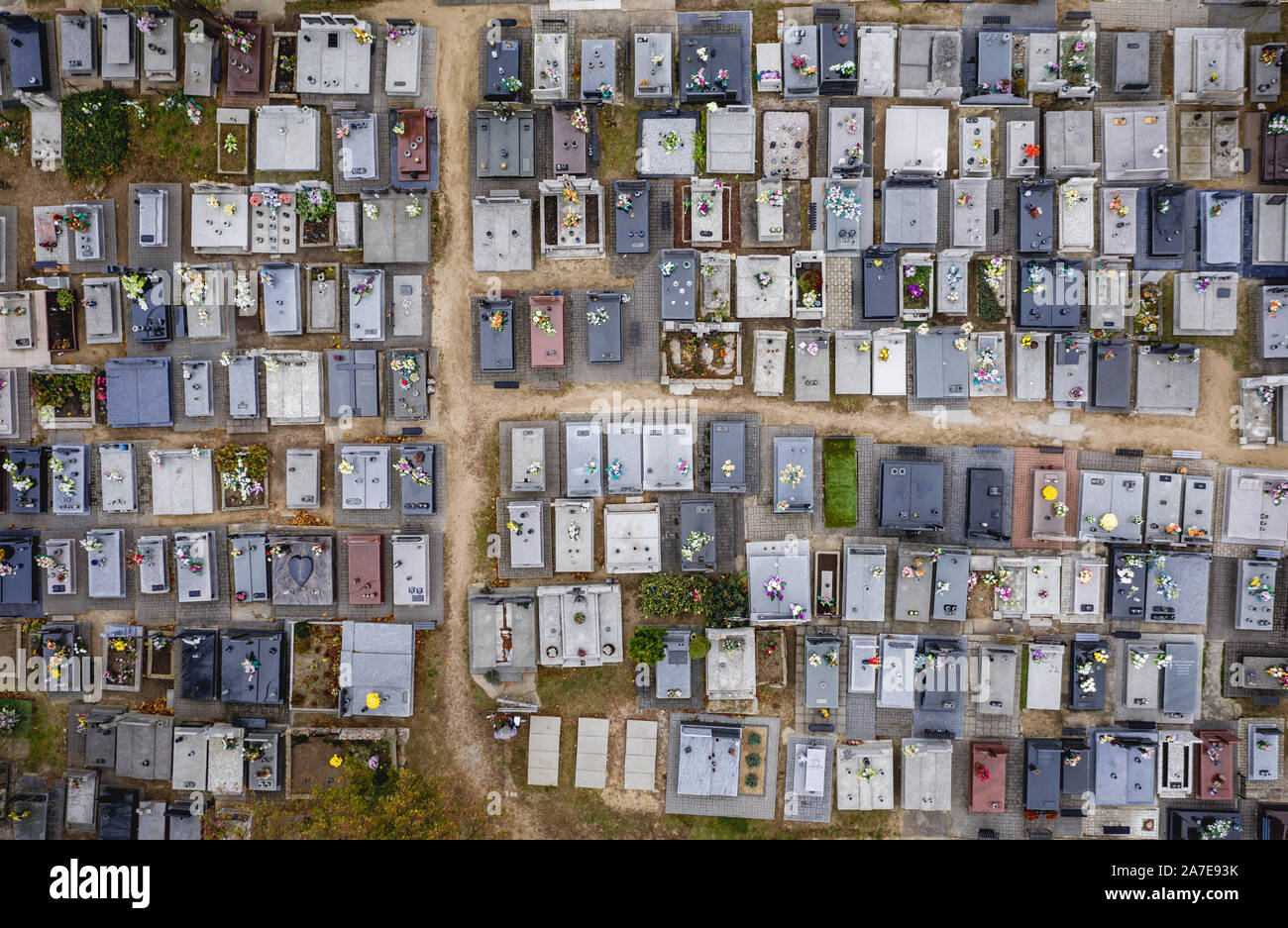 Aerial view of cemetery hi-res stock photography and images - Alamy