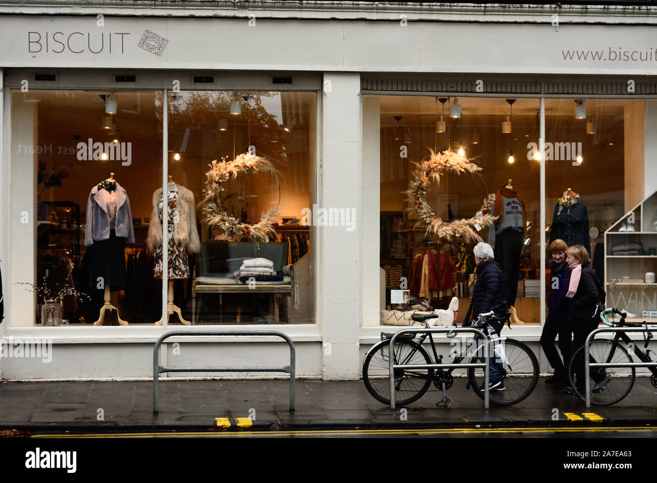 Everyday life in a city Stock Photo - Alamy
