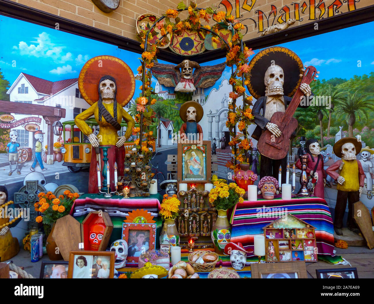 Altar de ofrendas hi-res stock photography and images - Alamy