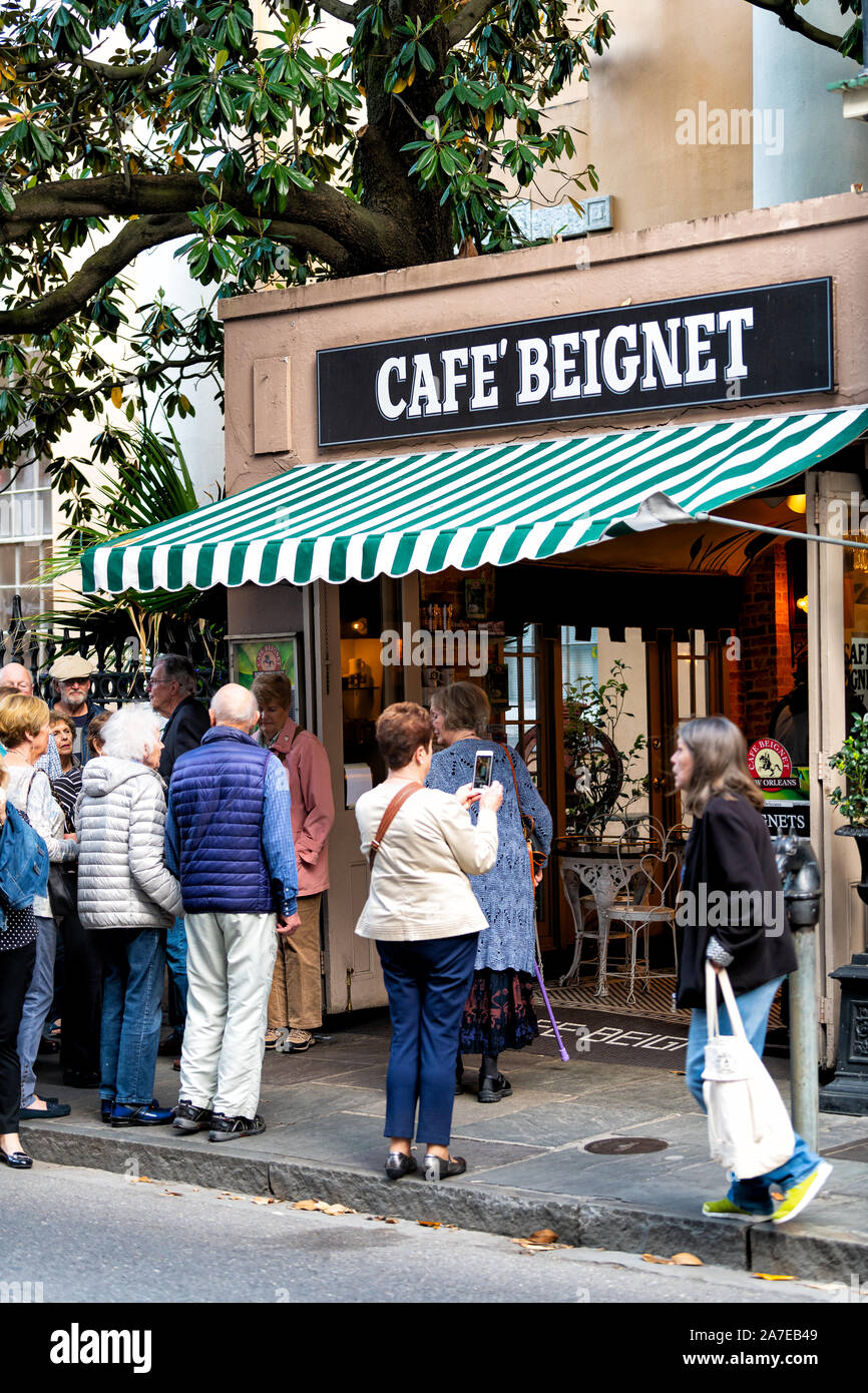 Crowd Waiting For Store To Open High Resolution Stock Photography and ...