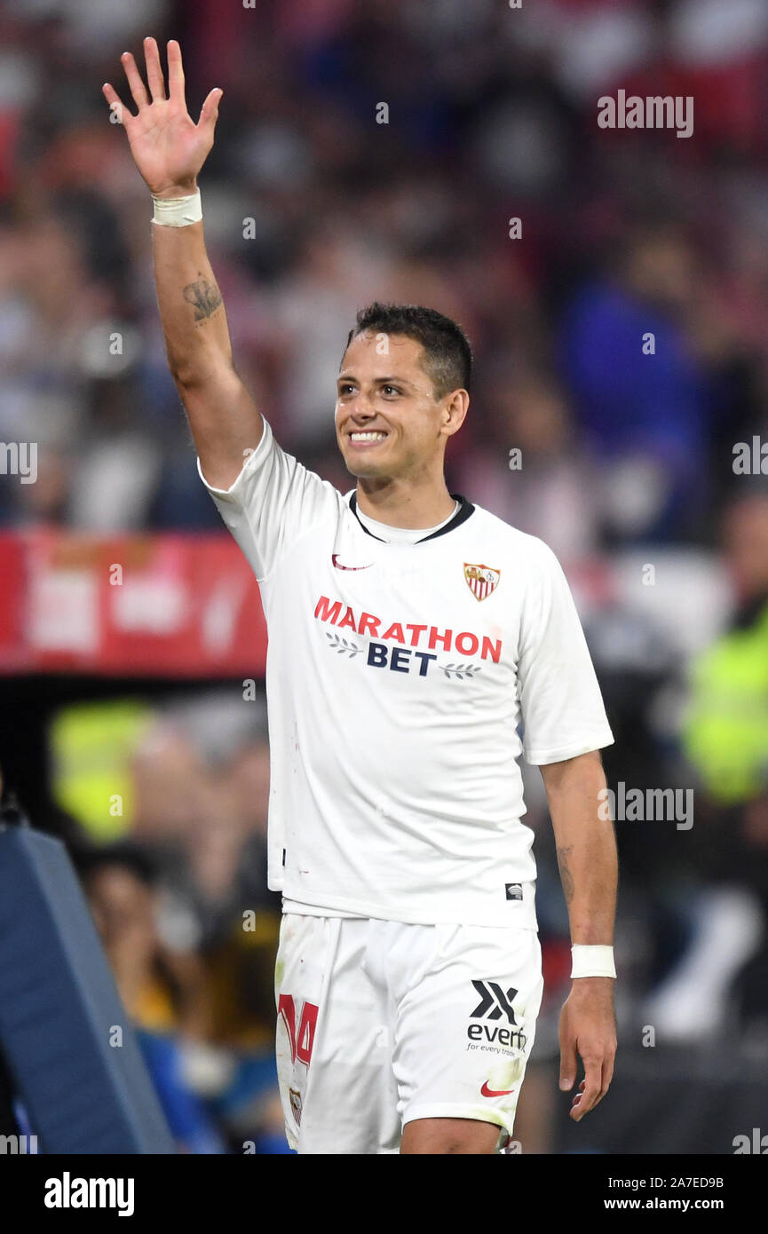 2022 World Cup Chicharito Praying