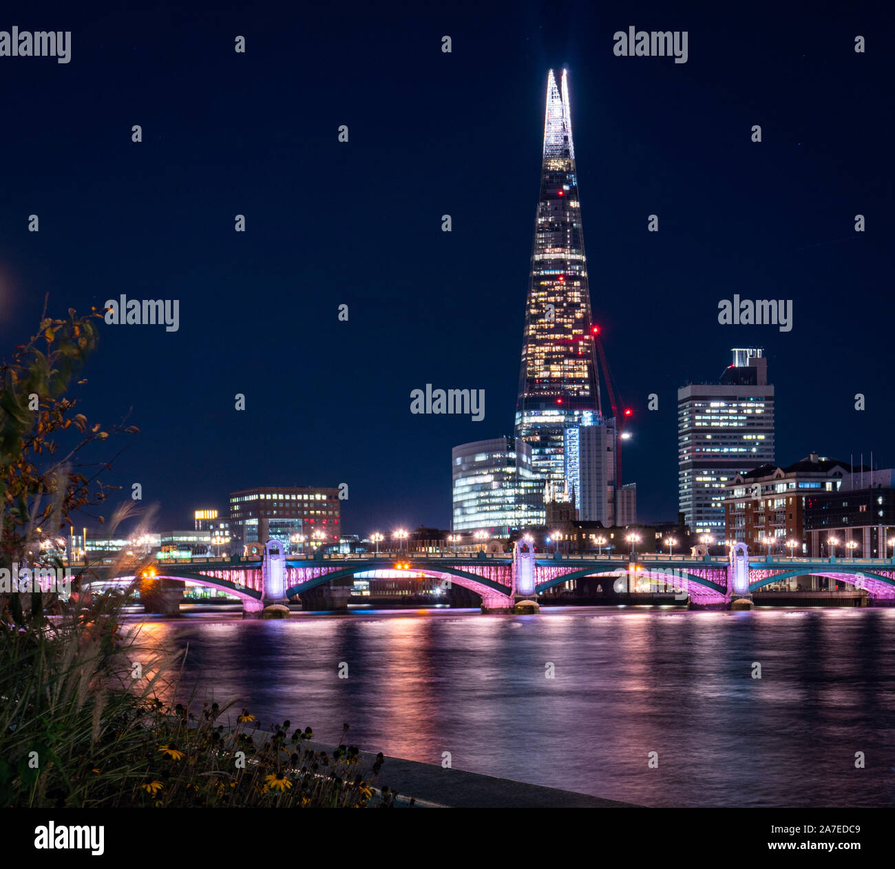 London bridges at night hi-res stock photography and images - Alamy