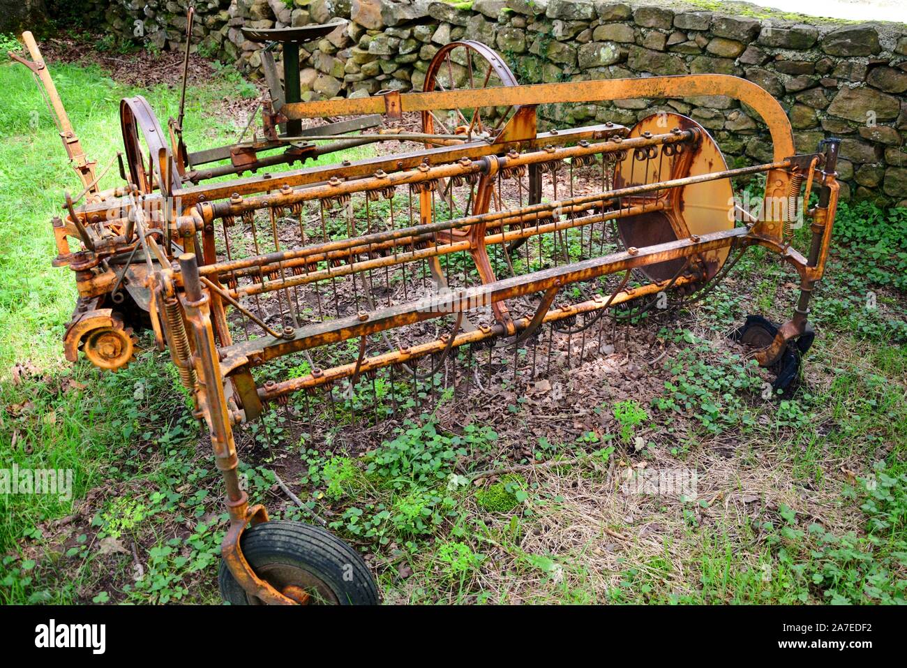 Old threshing machine hi-res stock photography and images - Alamy