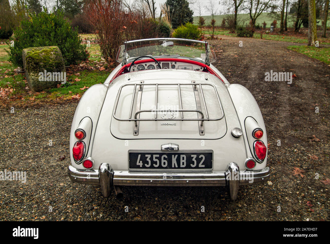 Mga dashboard hi-res stock photography and images - Alamy