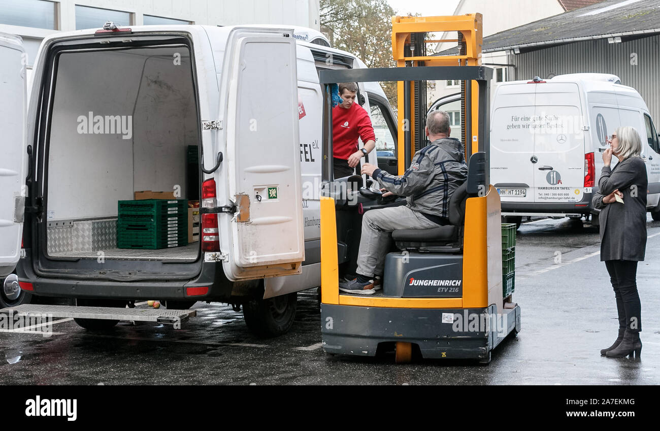 Hamburg, Germany. 28th Oct, 2019. A transporter with food donations is ...