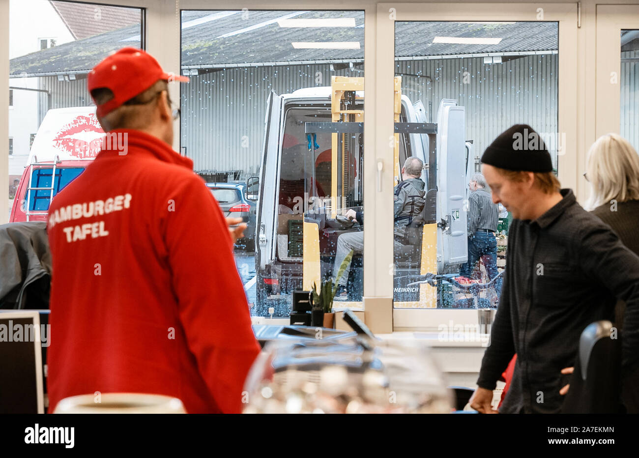 Hamburg, Germany. 28th Oct, 2019. A transporter with food donations is ...