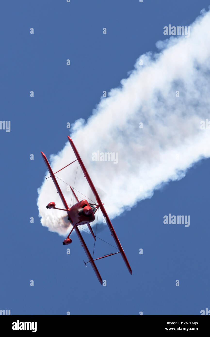 Oracle challenger biplane hi-res stock photography and images - Alamy