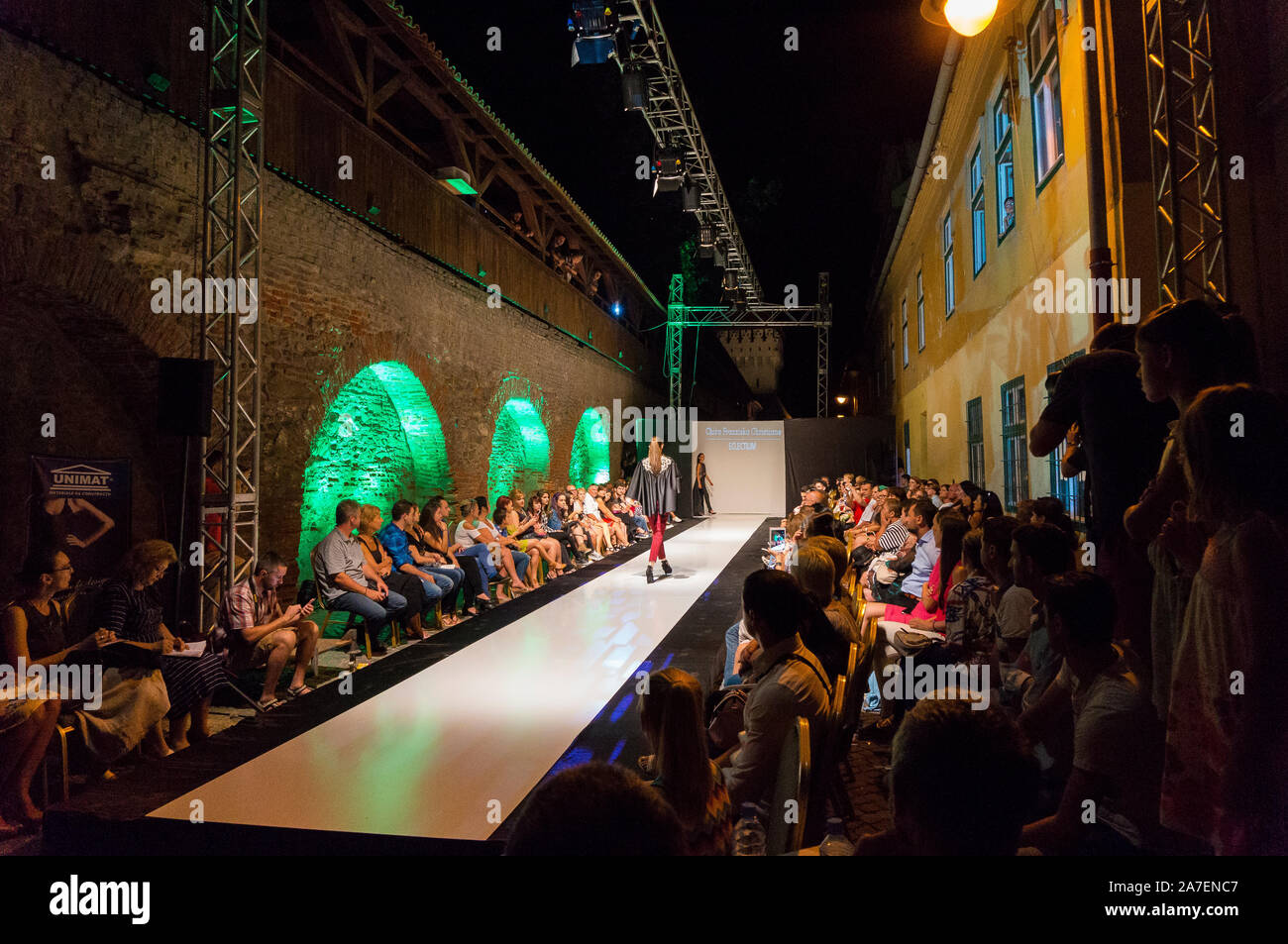 Models On Catwalk High Resolution Stock Photography and Images - Alamy