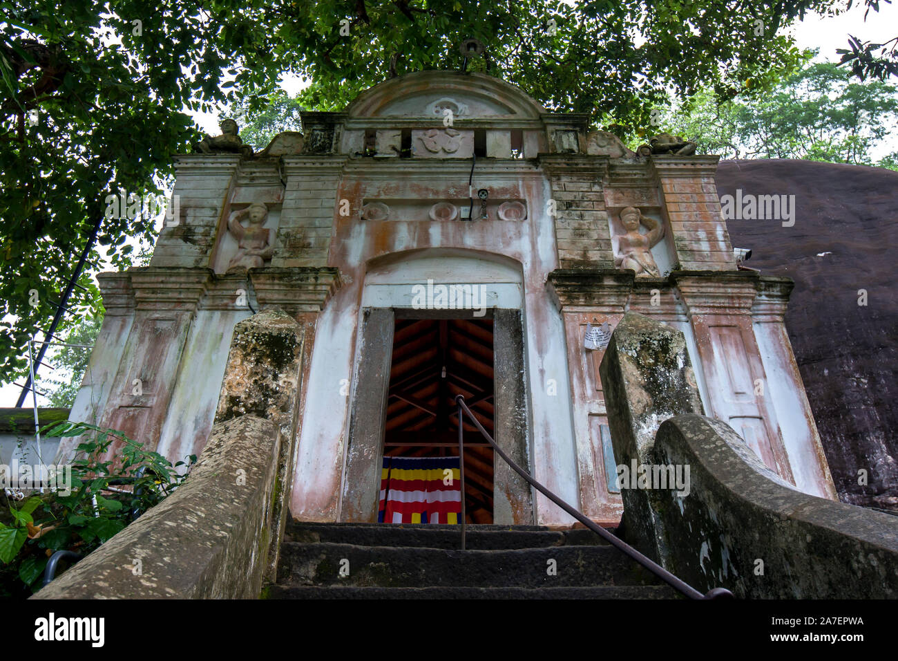 The beautiful arched gateway which leads to Rajamaha Viharaya (The ...