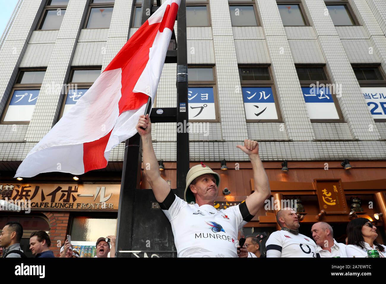England fans show their support ahead of the 2019 Rugby World Cup final ...