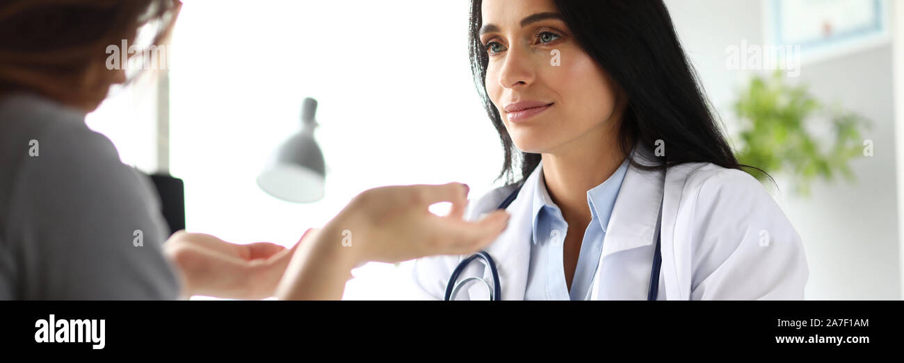 Female patient and gp office hi-res stock photography and images - Alamy