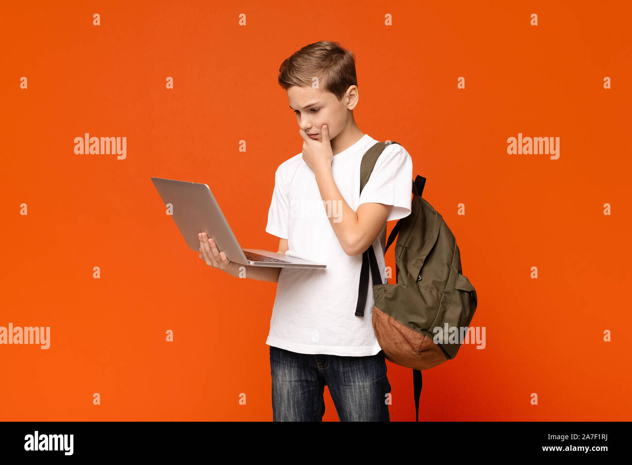College boy looking laptop hi-res stock photography and images - Alamy
