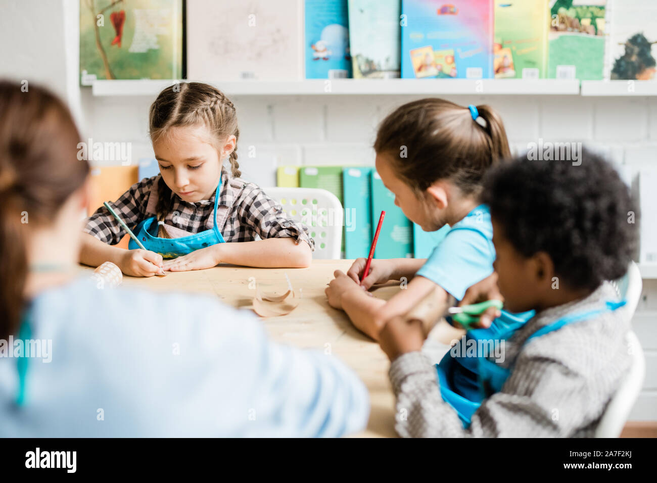 Boys making fun of girls hi-res stock photography and images - Alamy