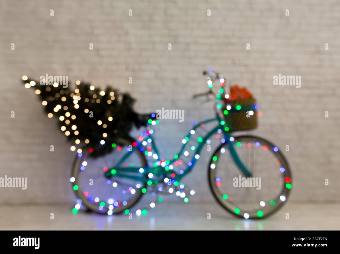 Bike basket cycle delivery hi-res stock photography and images - Alamy