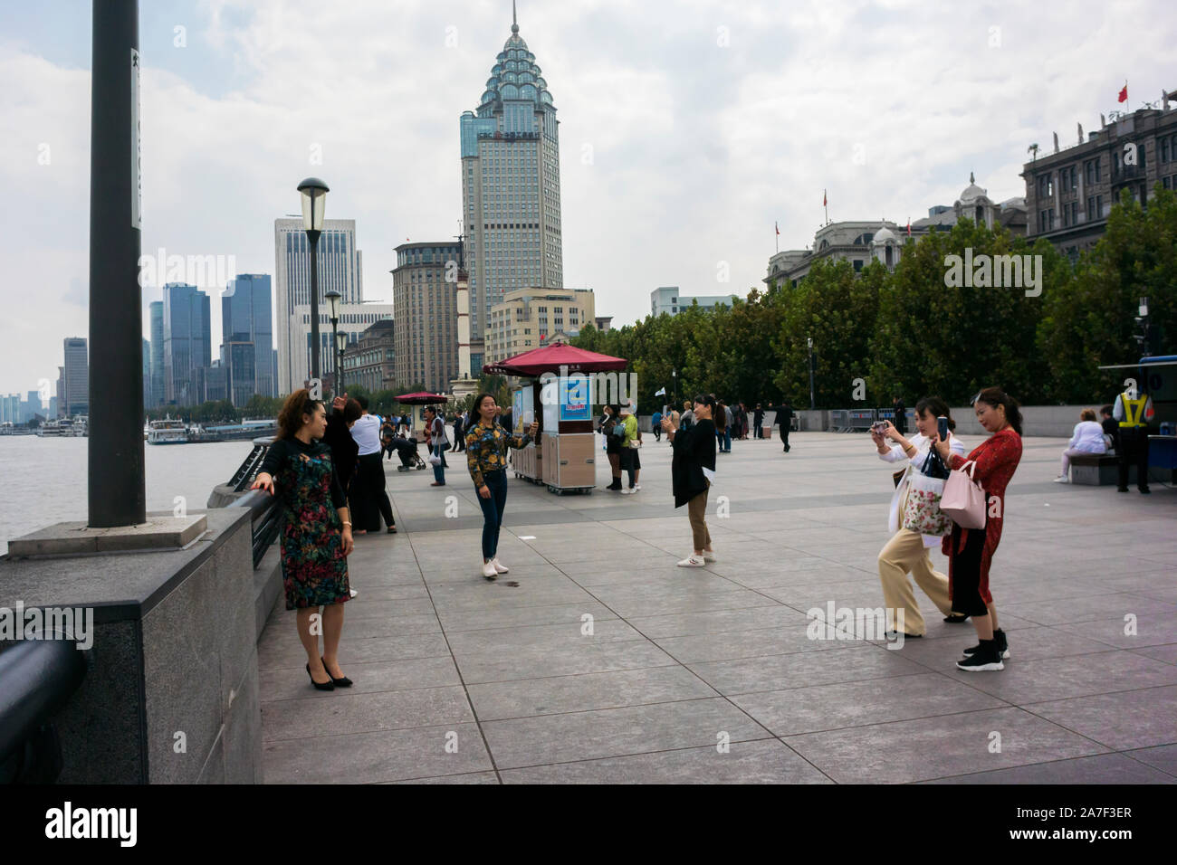 Shanghai, China, Crowd People Visiting, women friends china city ...