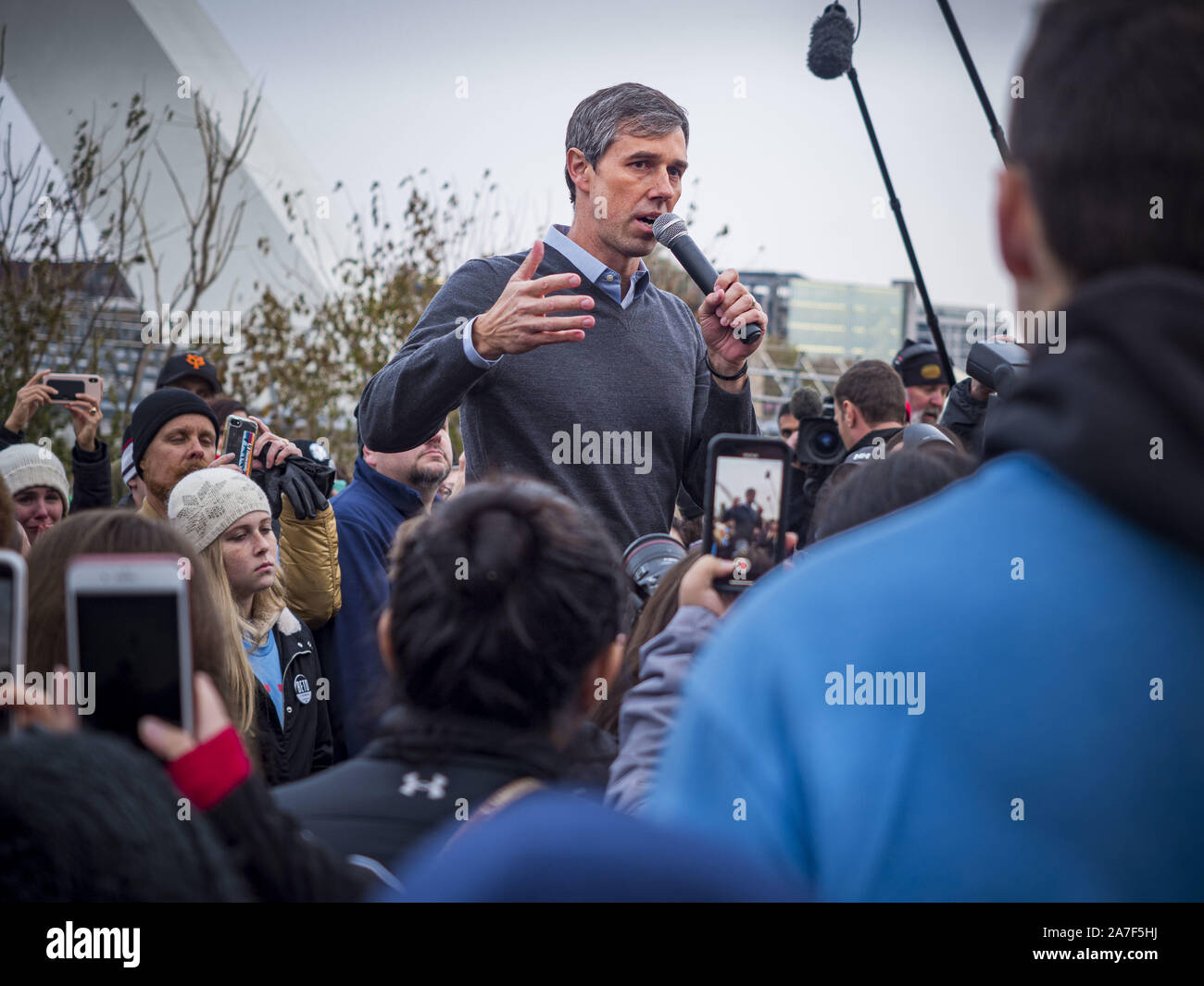 Des Moines, Iowa, USA. 1st Nov, 2019. BETO O'ROURKE announces to his ...