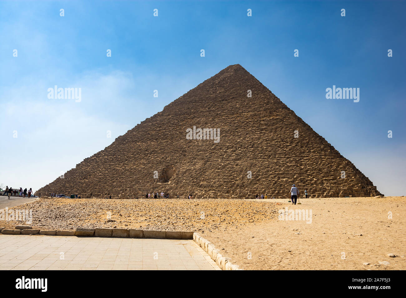 The Great Pyramid of Giza (also known as the Pyramid of Khufu or the ...